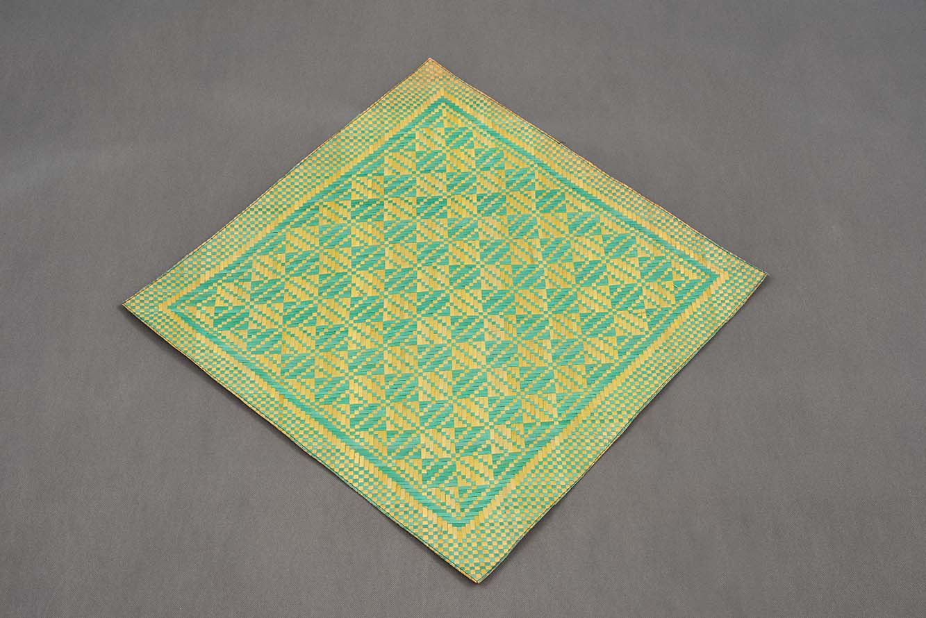 Kelarai Sambas Di Dalam - Kraftangan