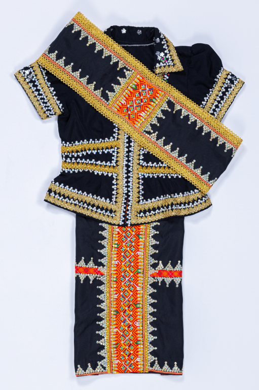 Pakaian Tradisional (Sulaman Linangkit) - Kraftangan